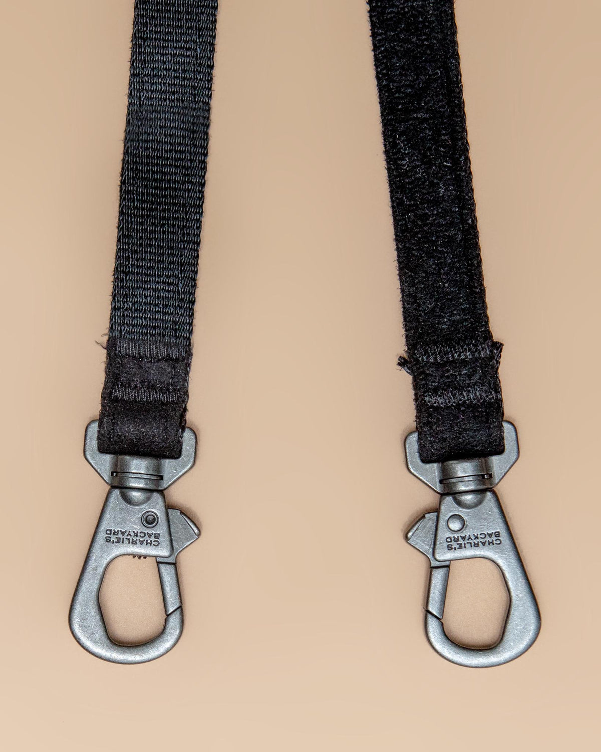 CHARLIE'S BACKYARD | Easy Coupler Dog Leash Splitter | DOG & CO.